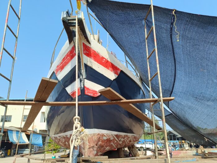 八日目。街に出ました。船は作業が進みます。 | Team Banzai Diving Koh Tao